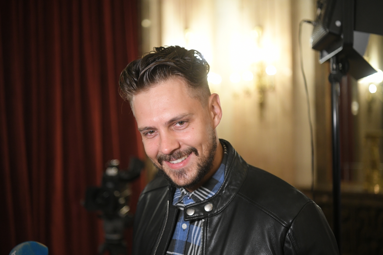 Miloš Biković zvezda nove ruske serije „The Chicks“ (VIDEO)