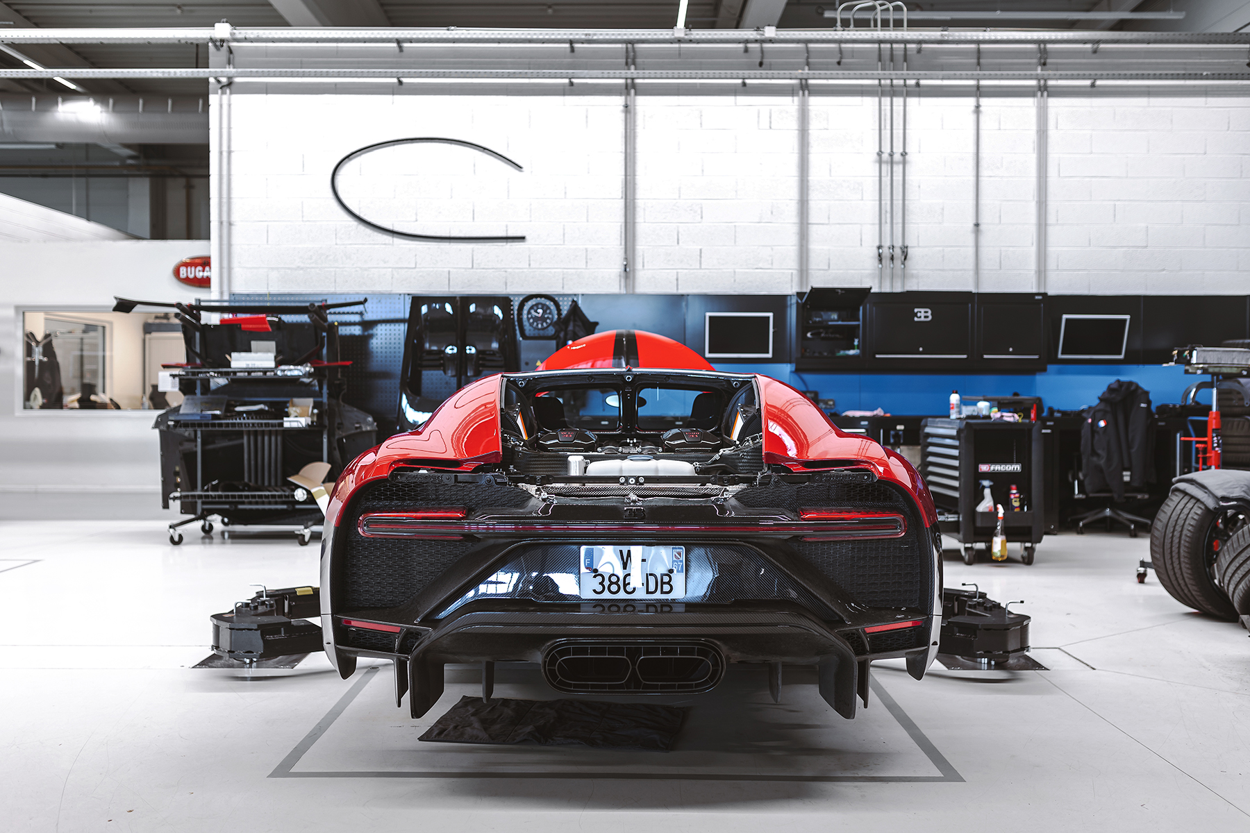 Pogledajte kako Bugatti Chiron dostiže 414 km/h na autobanu (VIDEO)