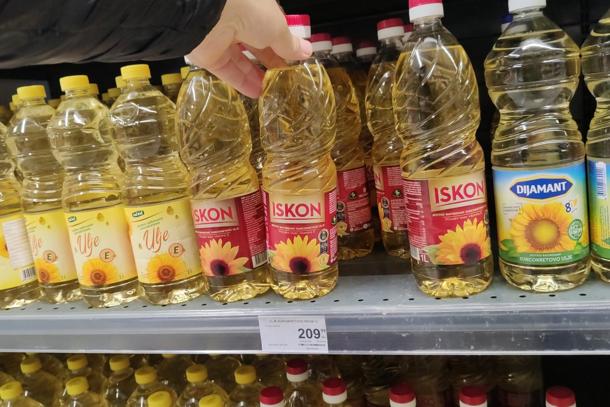 Vlada ograničila cenu ulja: Litar ne sme biti skuplji od 219,99 dinara