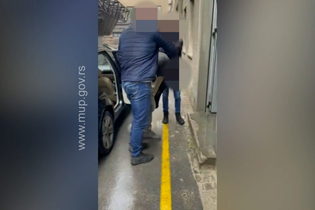 Ukrali proizvode iz prodavnice pa fizički nasrnuli na radnice: Hapšenje ...