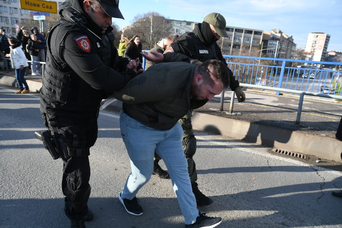 Vašington post o blokadama u Srbiji: Vučić autokrata, SNS populistička ...