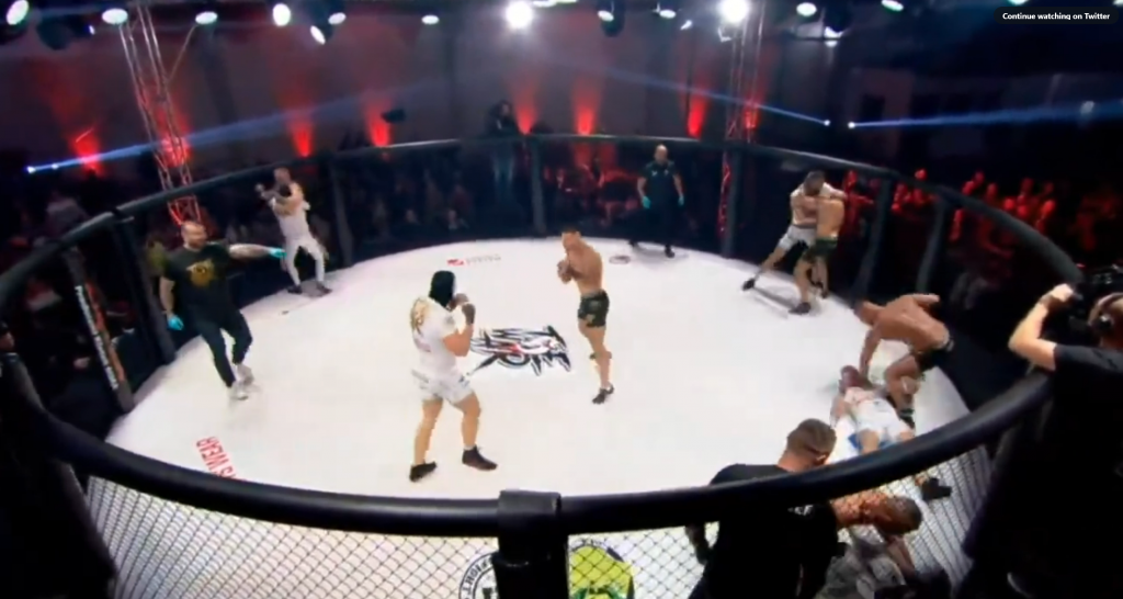 Uznemirujuće: MMA borac ležao bez svesti, rival ga udara skoro do smrti ...