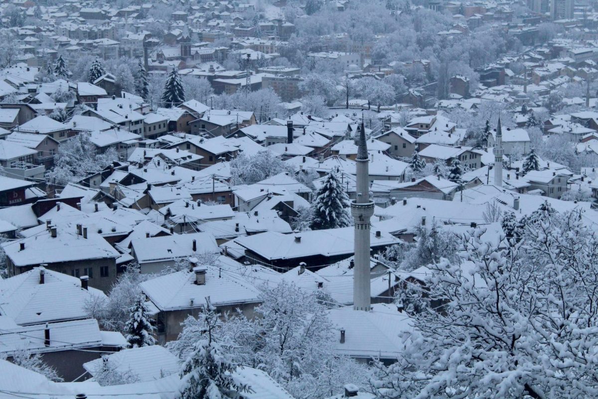 Prvi sneg napravio pometnju u Sarajevu VIDEO