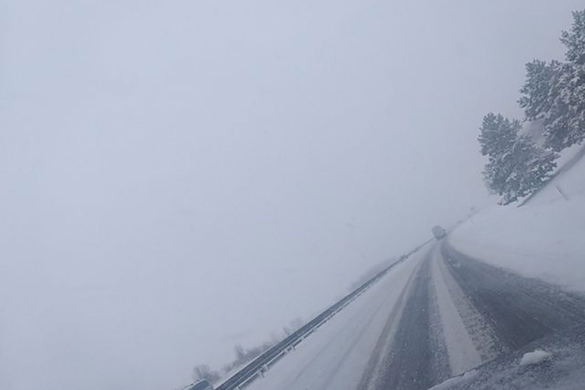 Autoput E-75 neočišćen, od jutros nije prošao nijedan čistač snega VIDEO