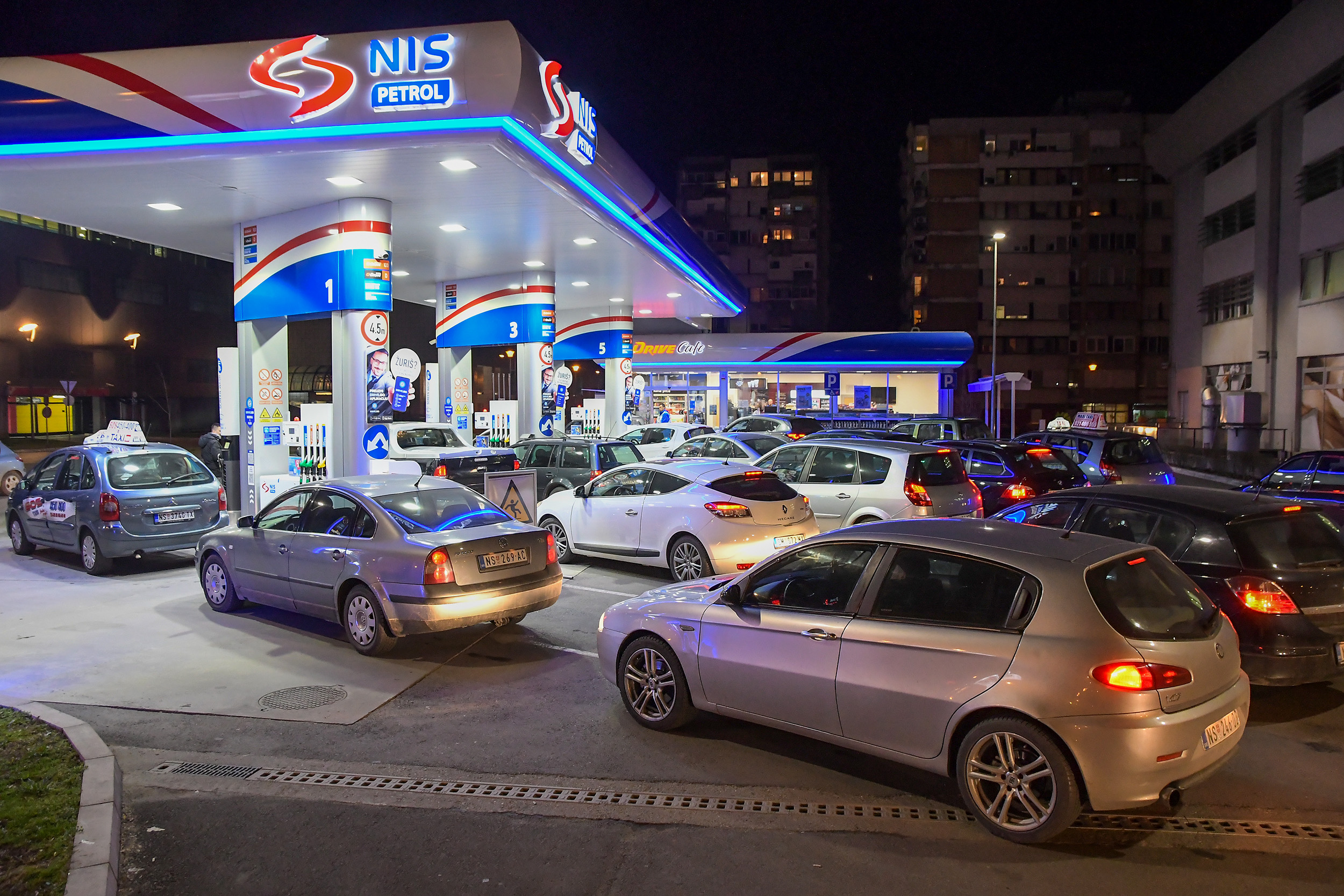 7 stvari koje morate da znate o sinoćnoj panici na pumpama