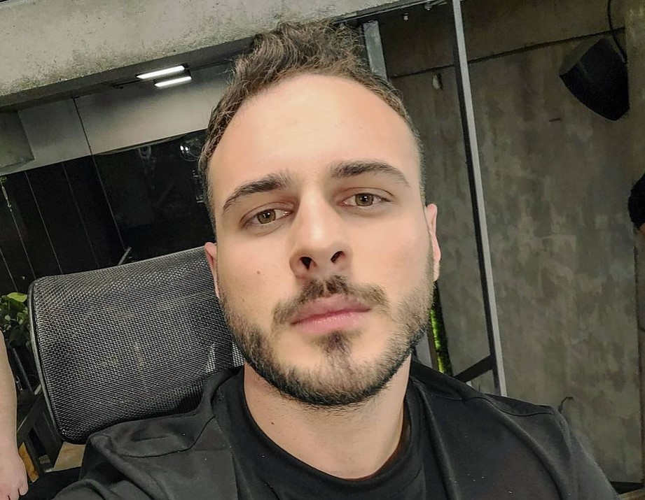 Pobednik "Zvezda Granda" se skinuo i poslao poruku damama