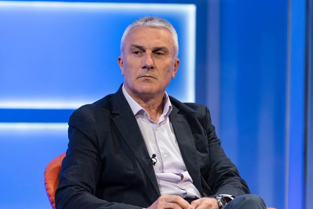 Slaviša Orlović za Nova.rs: Tvitujem, znači postojim - na to se sveo ...