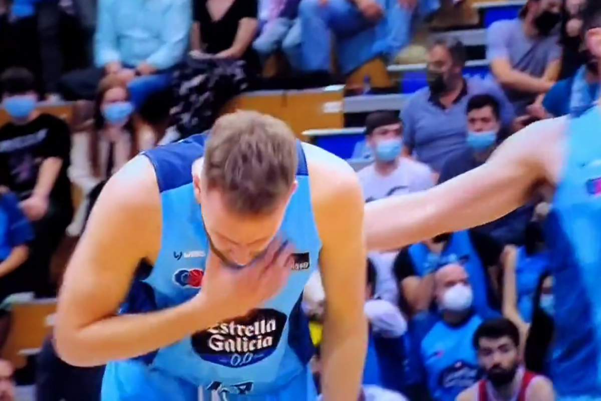 FOTO Musa podelio sliku iz bolničkog kreveta nakon operacije vrata