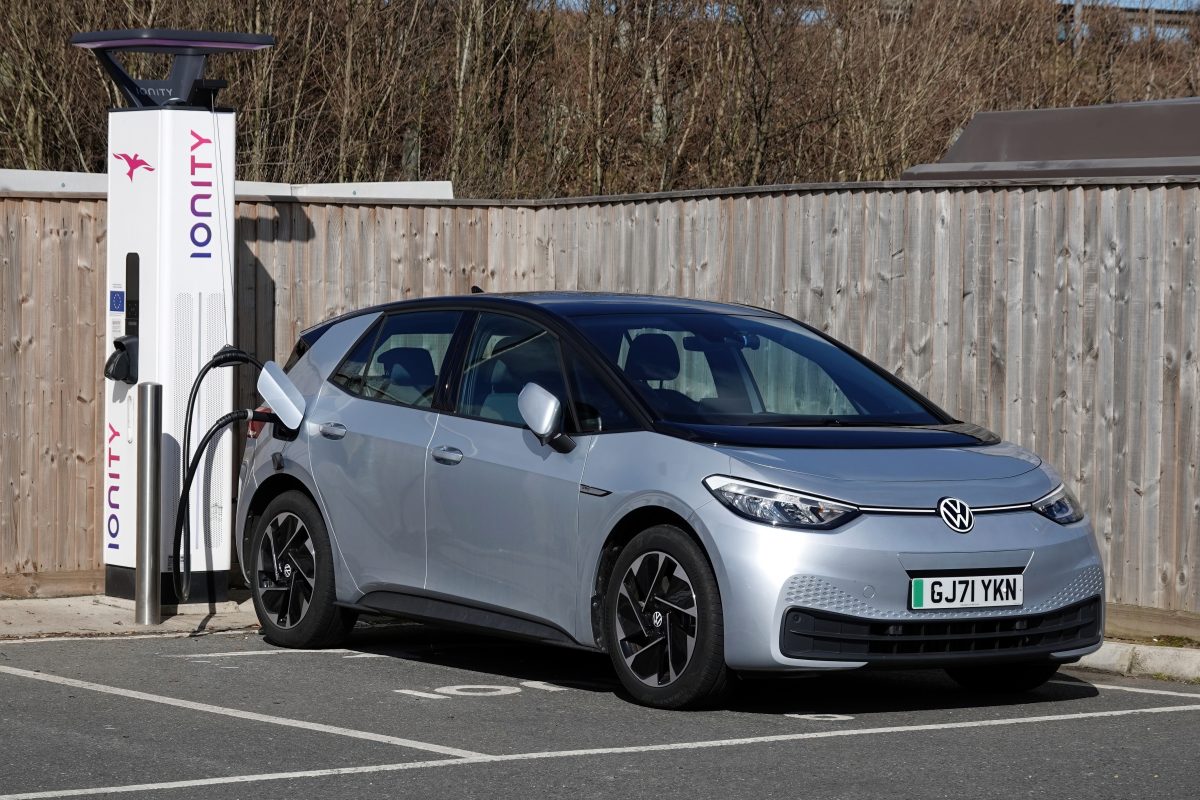 Pogledajte koliko su poskupeli električni automobili za samo godinu dana
