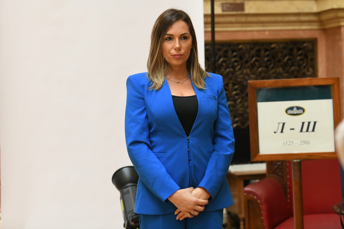 Marija Lukić: Finansijski interesi na Kopaoniku i loš rejting SNS ...