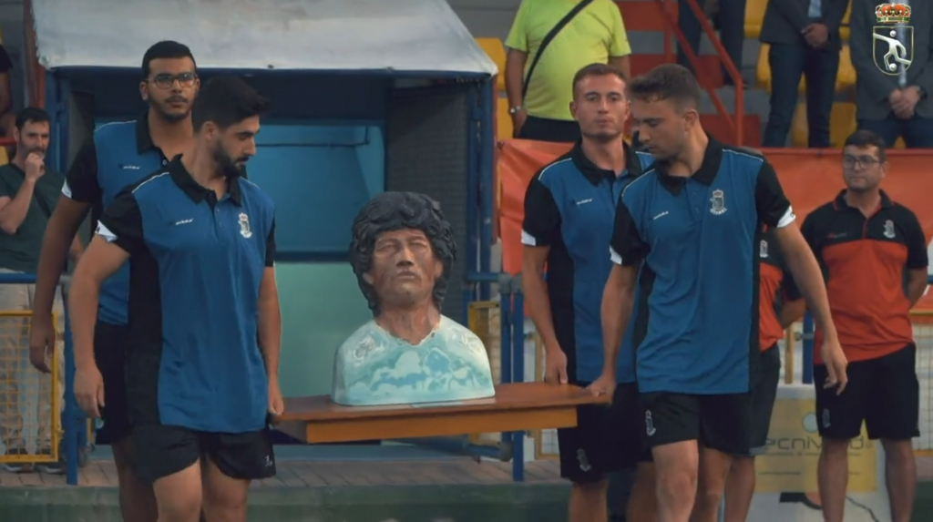 "Brus li ili Silvester Stalone": Na mrežama ismevaju spomenik Maradoni FOTO