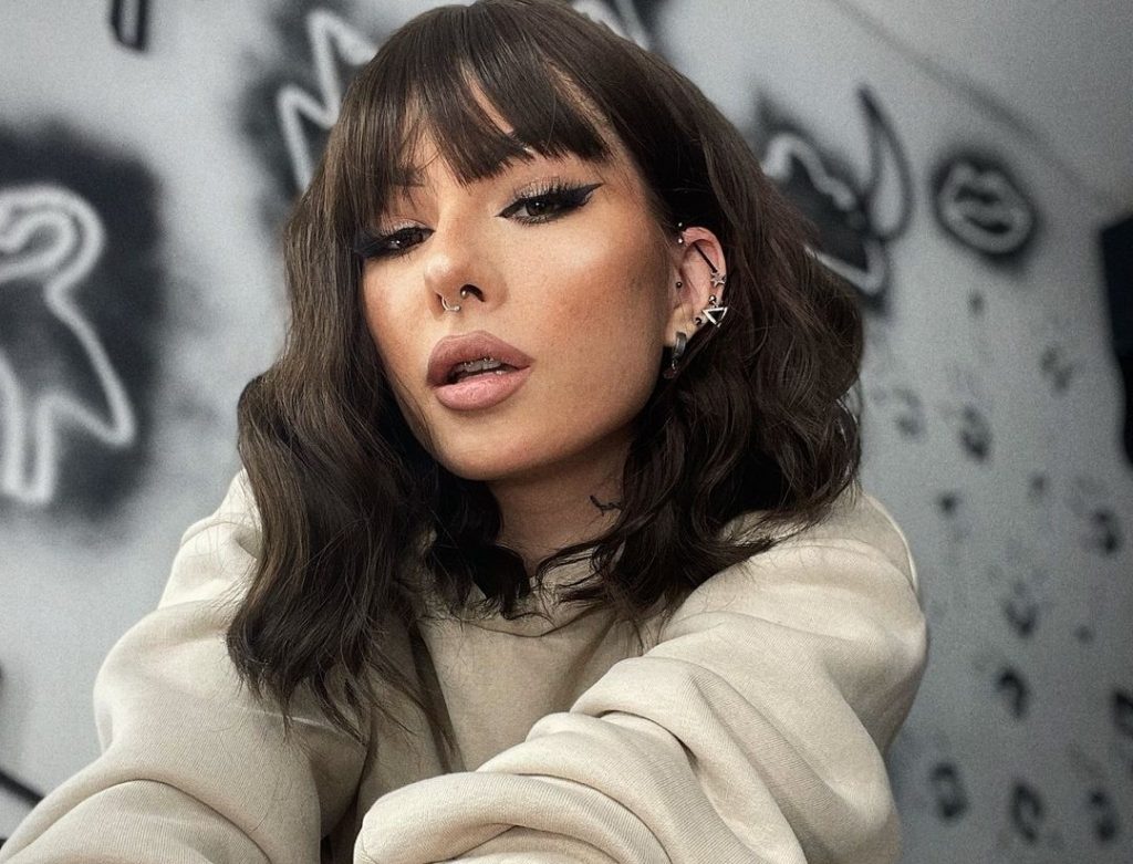 Nakon što je operisala nos, influenserka pokazala kako je izgledala kao tinejdžerka: Da li biste ...