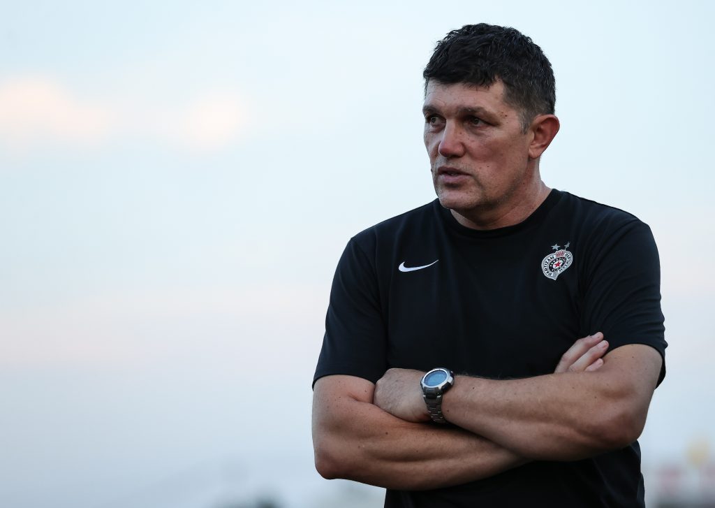 Noga za kvačilo, kokoška i kockasta glava: Petrić je osvežio srpski fudbal