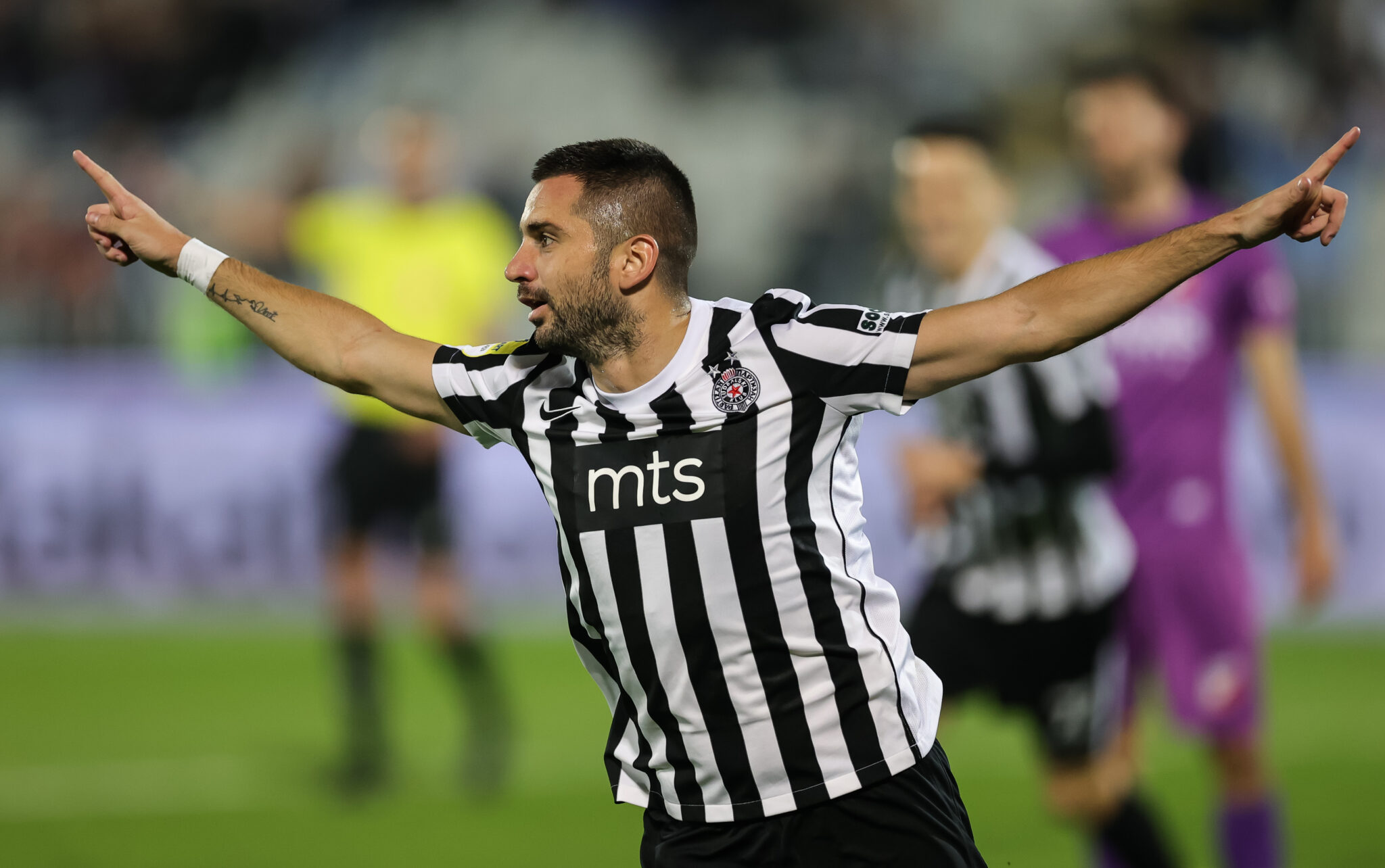 Partizan veruje Živkoviću: Desni bek ostaje u Humskoj do 2026. godine