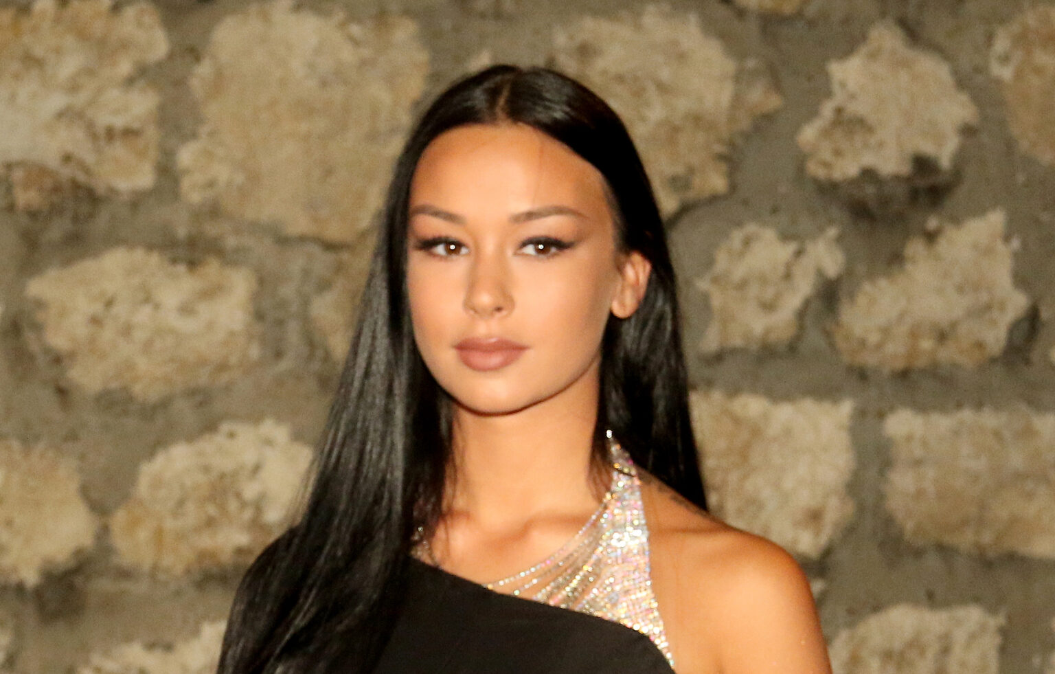 Priča se da je prevarila rijaliti zvezdu, a evo šta za to vreme ona ...