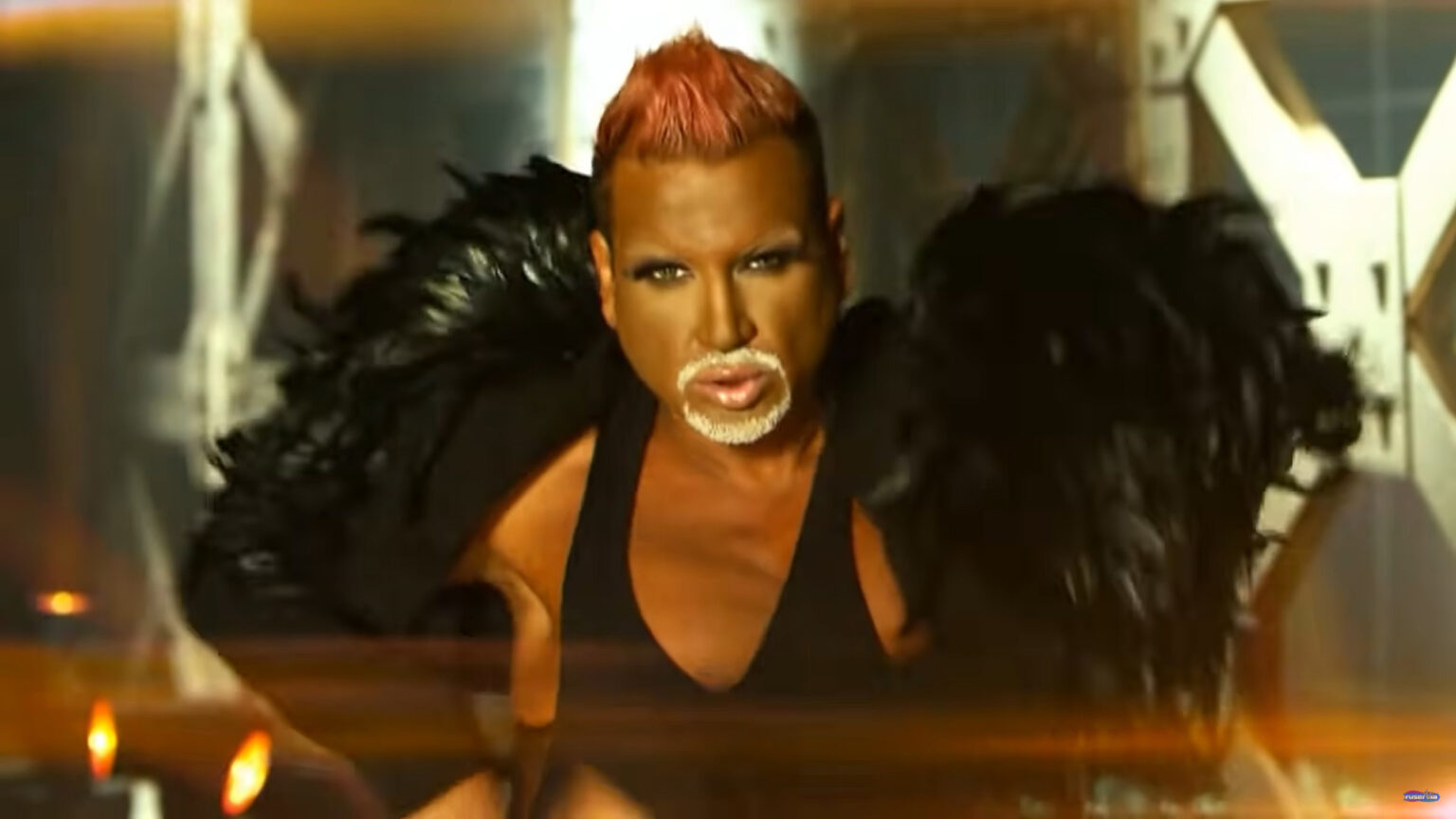 Bugarski transrodni pevač promenio lični opis: Azis danas izgleda ...