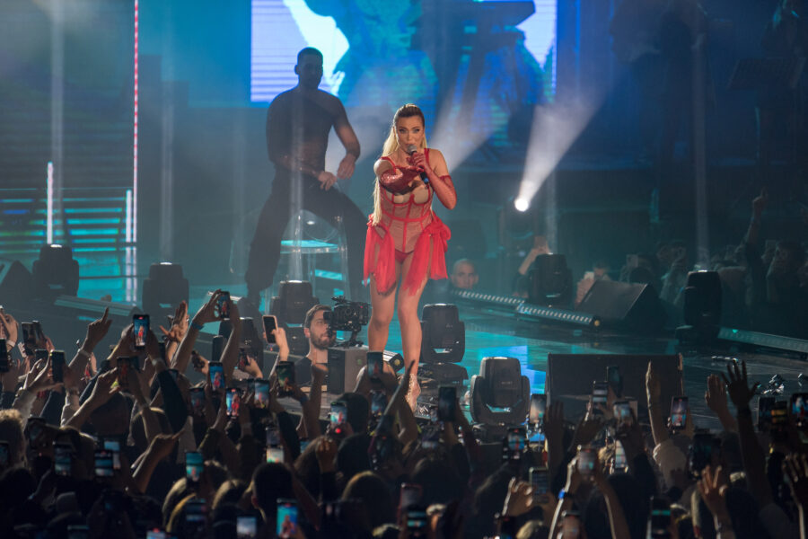 "Ceo život je tako": Milica Pavlović se sva u modricama požalila fanovima FOTO