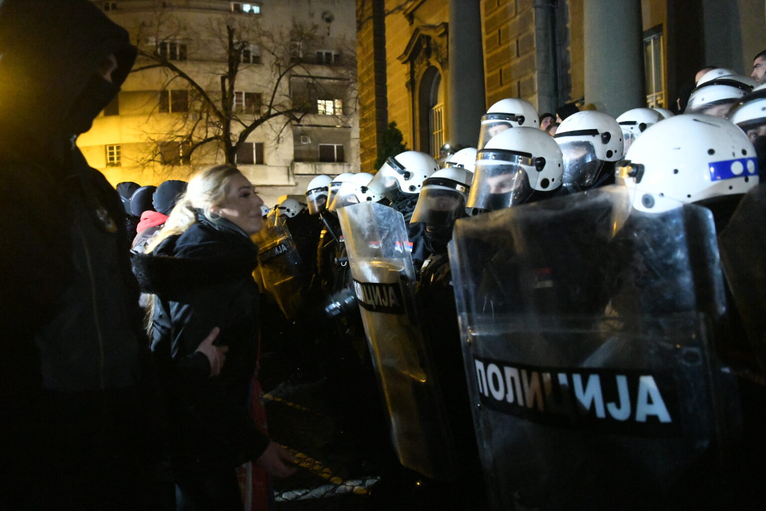 Kolike su kazne za pozivanje na rušenje Vlade i predsednika