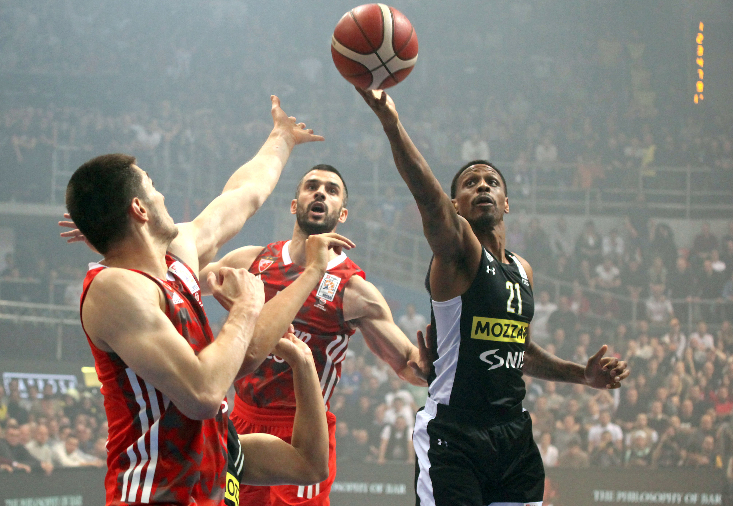 "Goreće" i Arena i Pionir: Juriš Partizana i Zvezde na top 8 Evrolige