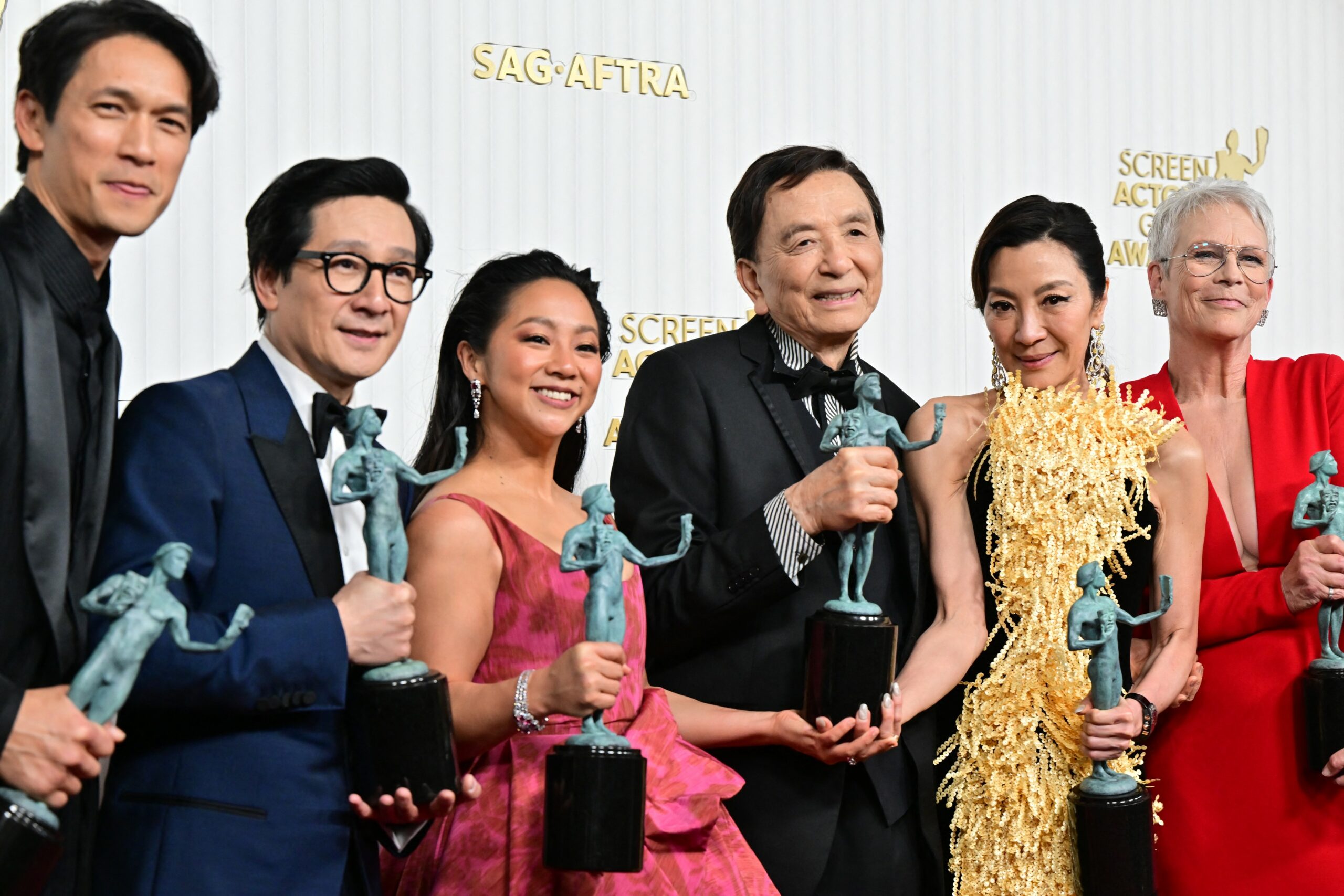 "Nekada su belim glumcima lepili selotejp na oči da bi bili Azijati - a ...