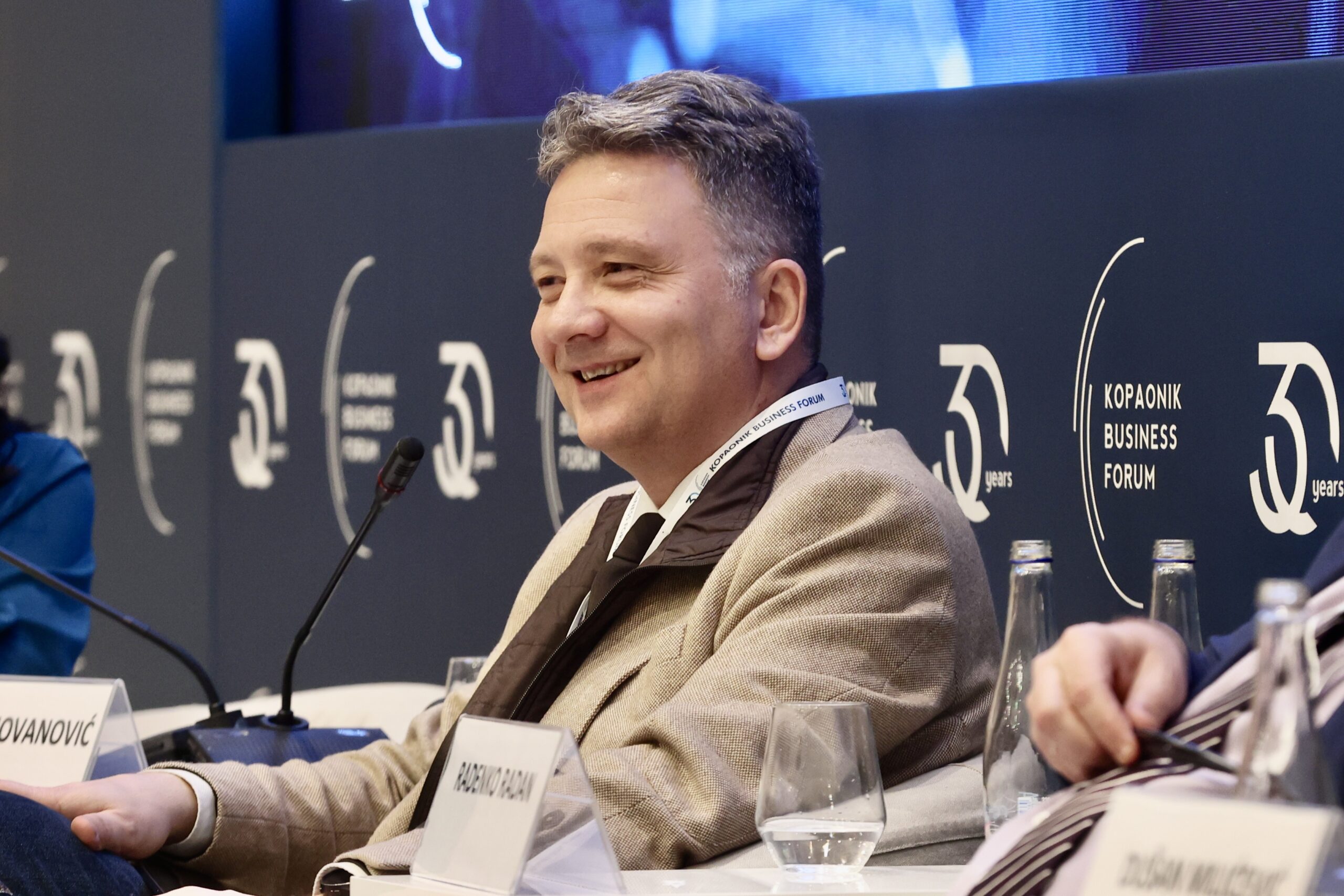 Ministar Jovanović: Mobilni operateri će imati period od 12 meseci da ...