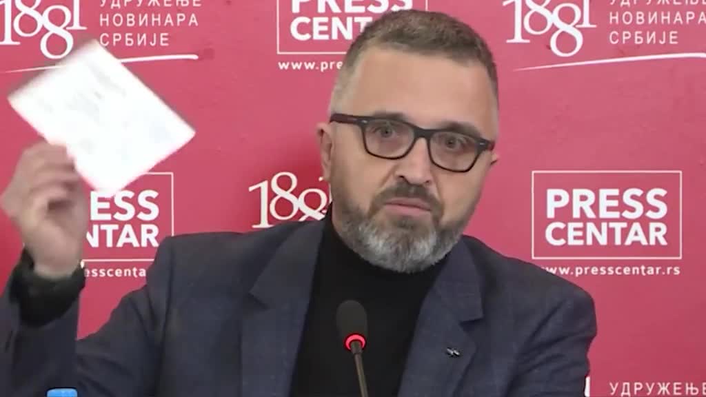 Burno na konferenciji Dragana J. Vučićevića: Novinari N1 i Danasa ...