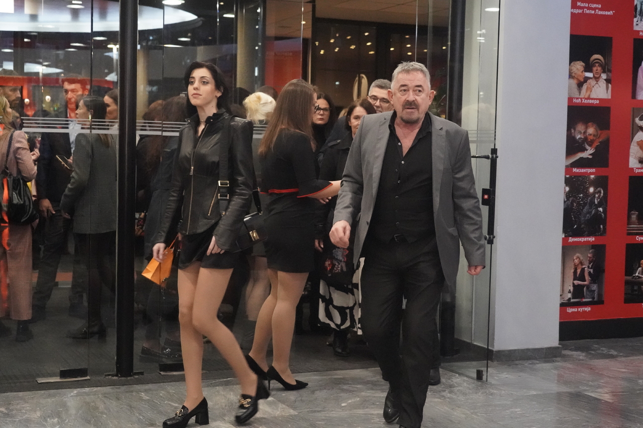 Ko je 35 godina mlađa glumica koju povezuju sa Mimom Karadžićem: U ...