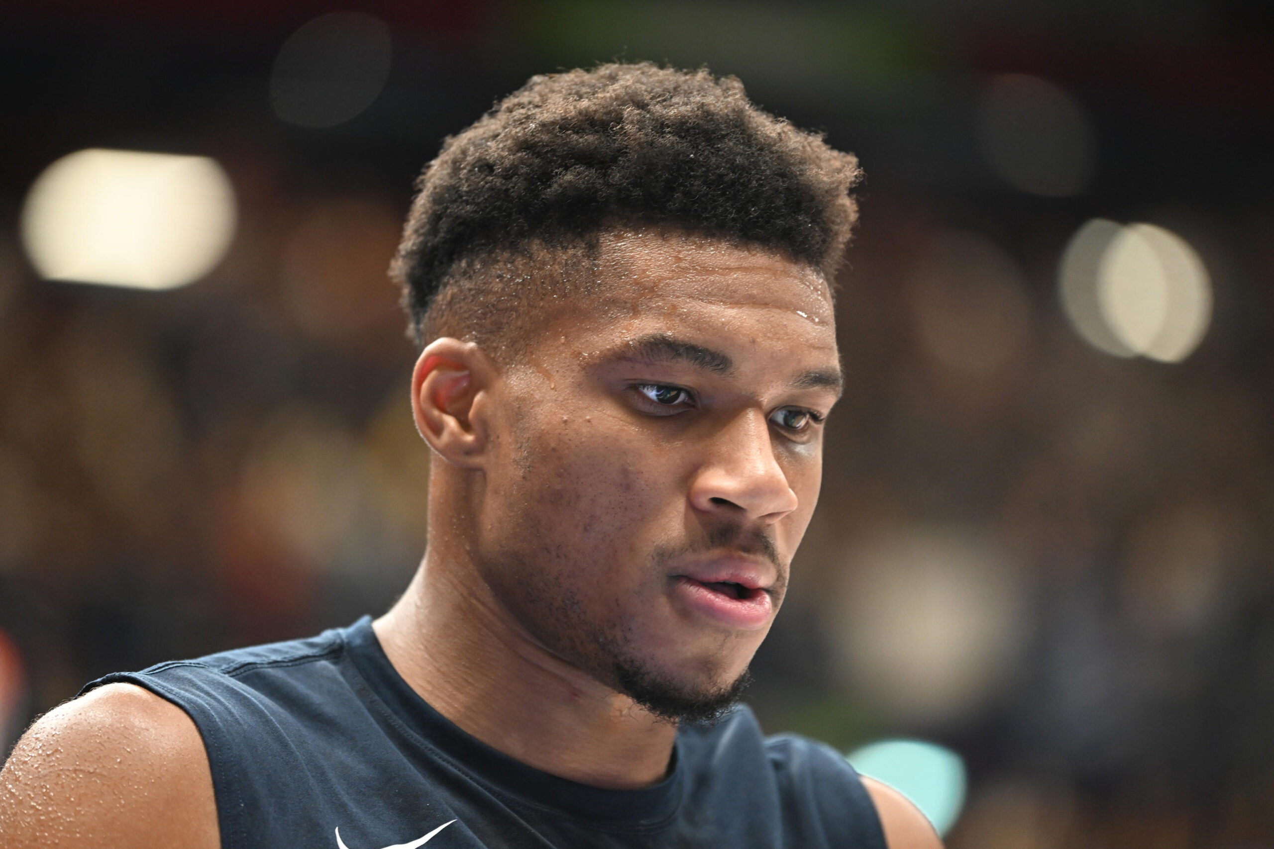 FOTO Adetokumbo želi da promeni sport: Nasmejao Mbapea i ponudio se ...