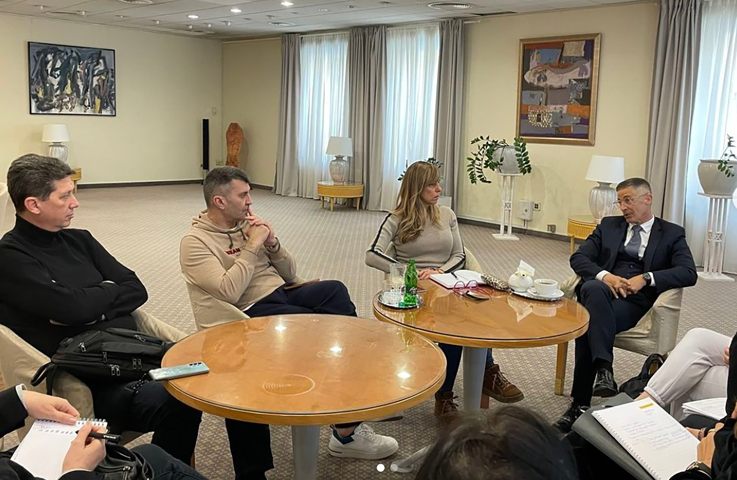 Nedimović br. 2 i nova bruka za Srbiju: Direktor Pošte na sastanku sa ...