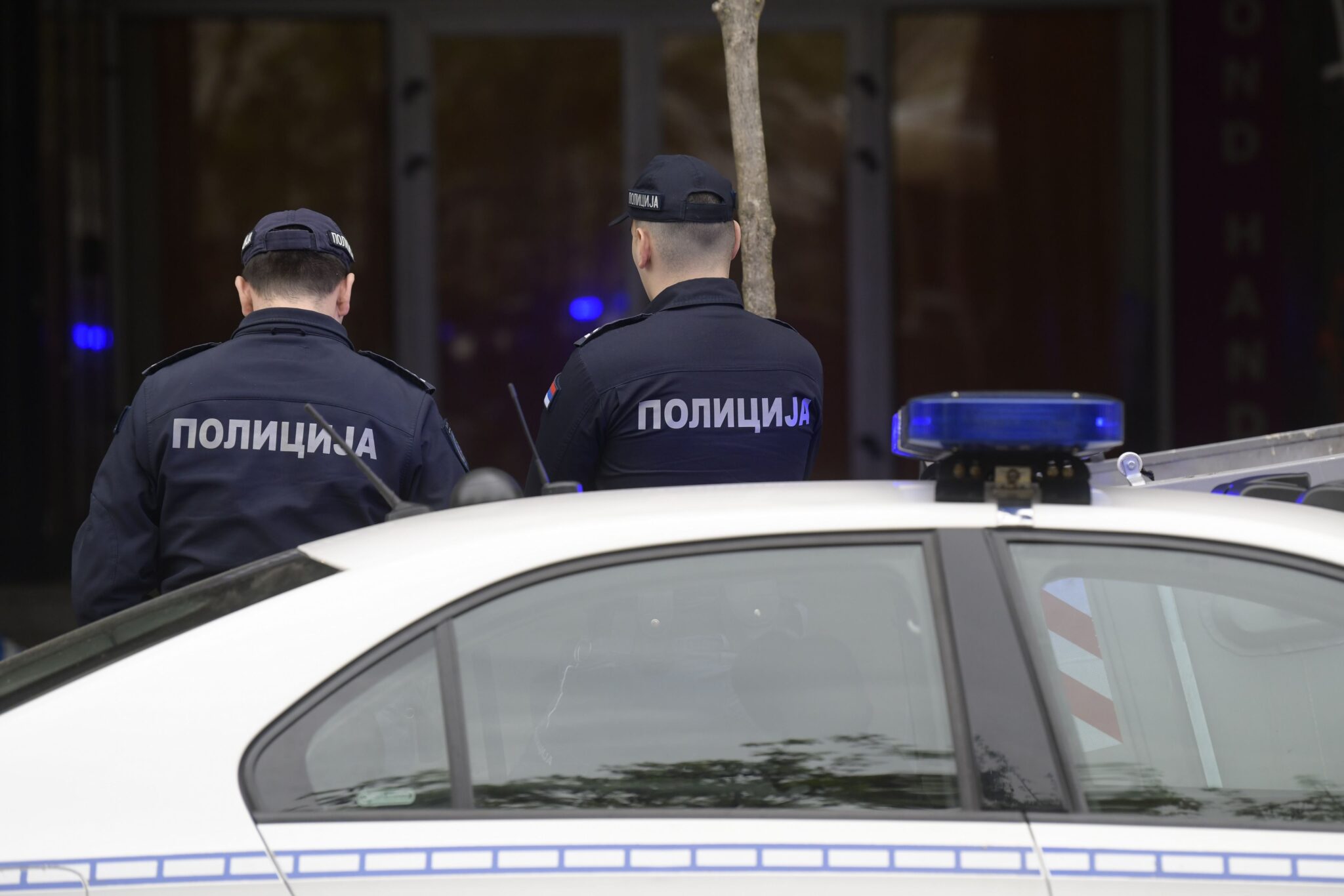 Užas u Staroj Pazovi: Devojčica donela sekiru u školu