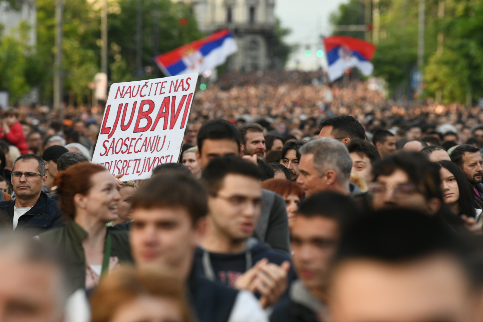 Protesti se prelivaju na celu Srbiju: Danas se okupljaju građani u Nišu