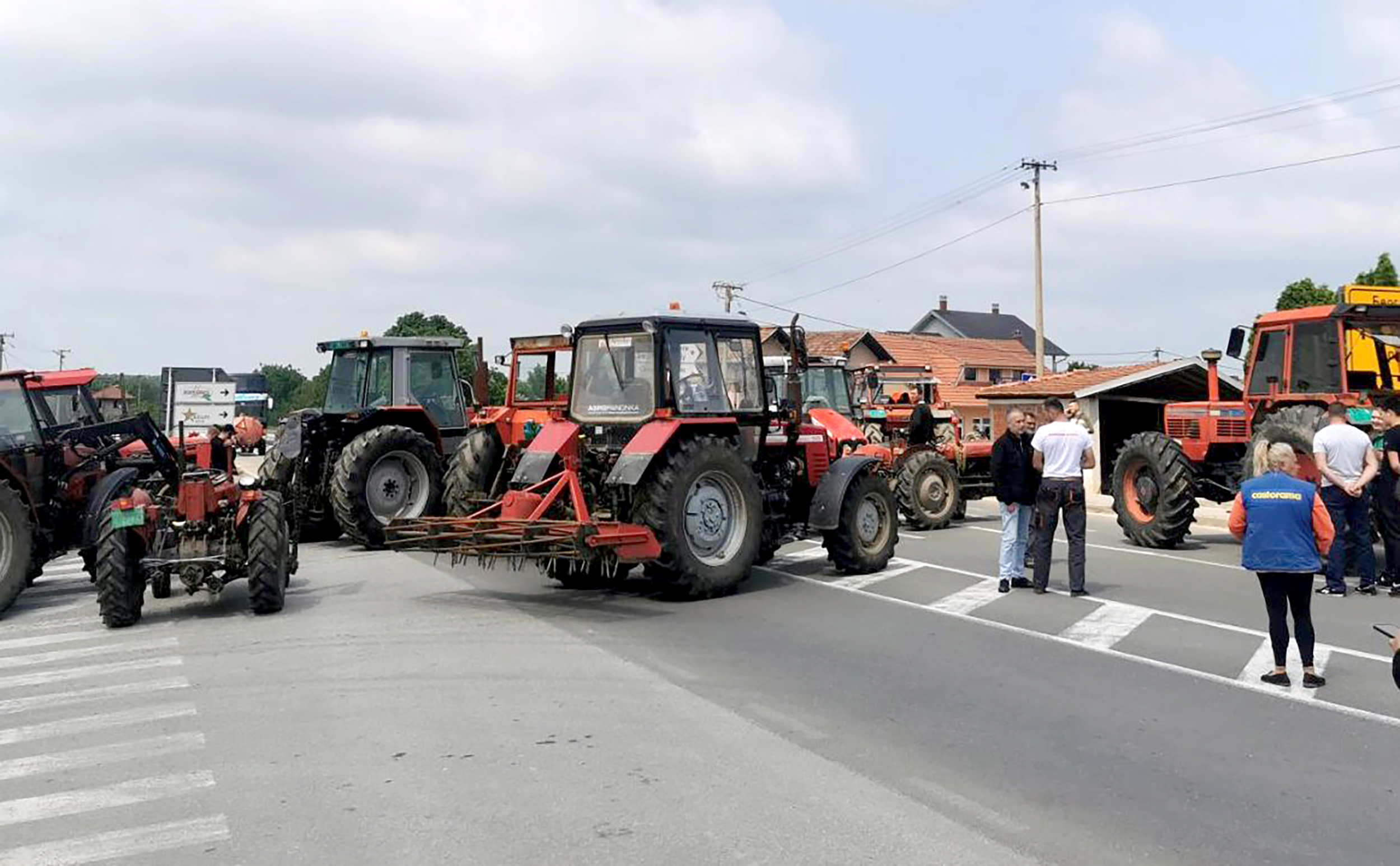 Blokada puta Kragujevac-Topola: 30 traktora na barikadama