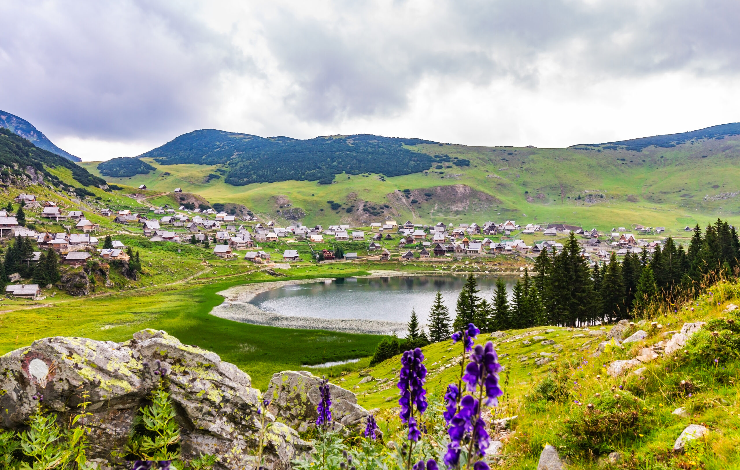 Neverovatno lepo jezero u Bosni na kom cela vikendica za noć košta 3. ...
