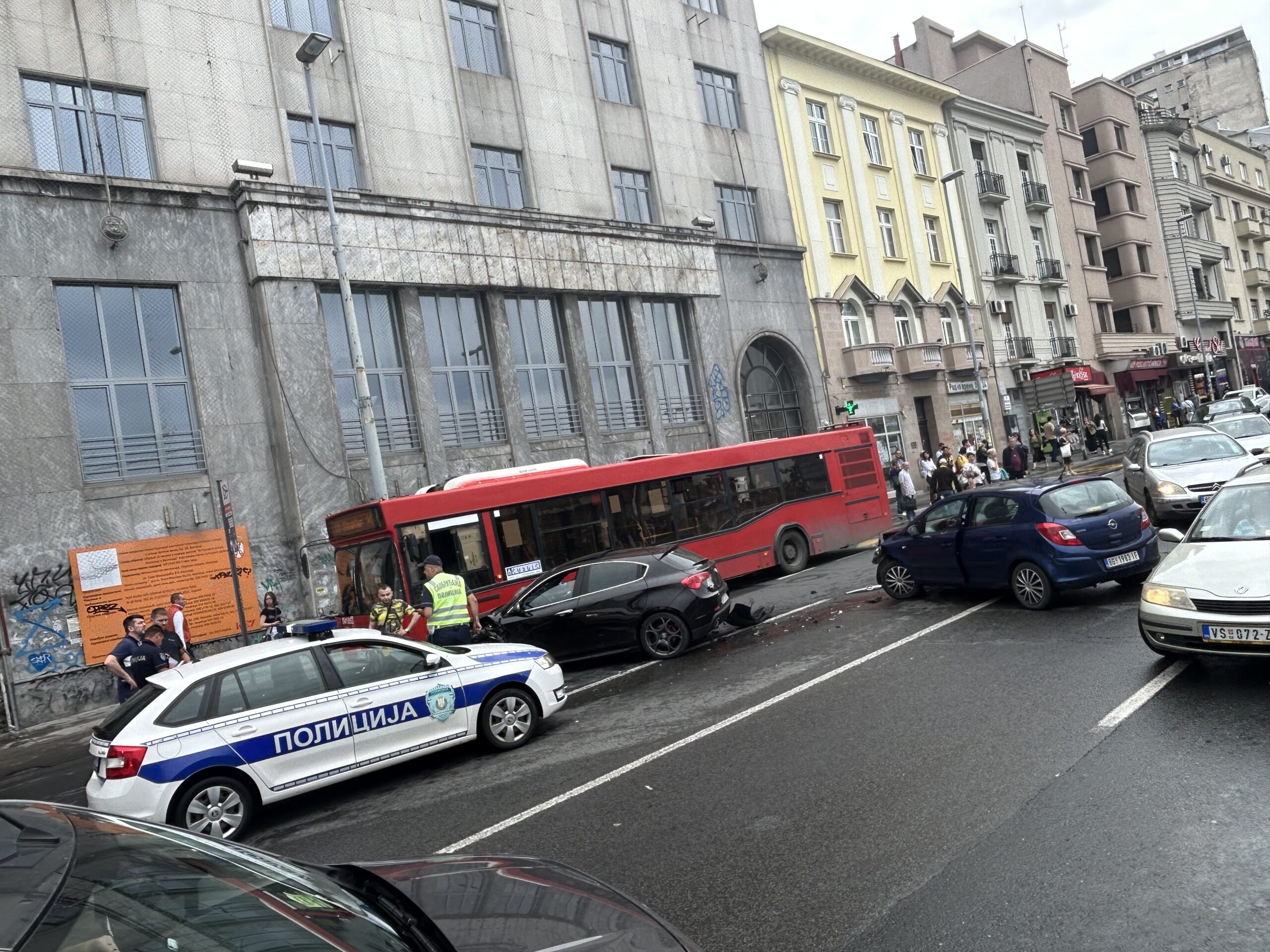 FOTO Saobraćajna nesreća kod Zelenog venca: Slupana dva automobila ...