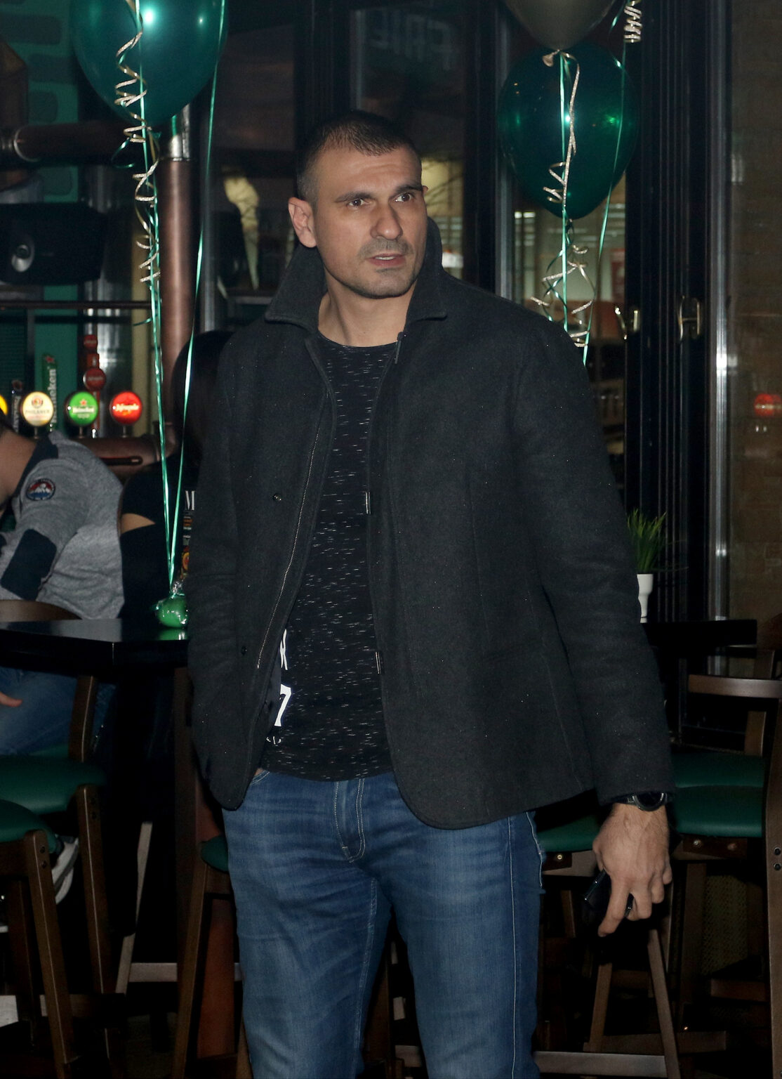 Žene su uzdisale za njim, a onda je nestao: Zgodni pevač dobio ćerku sa ...