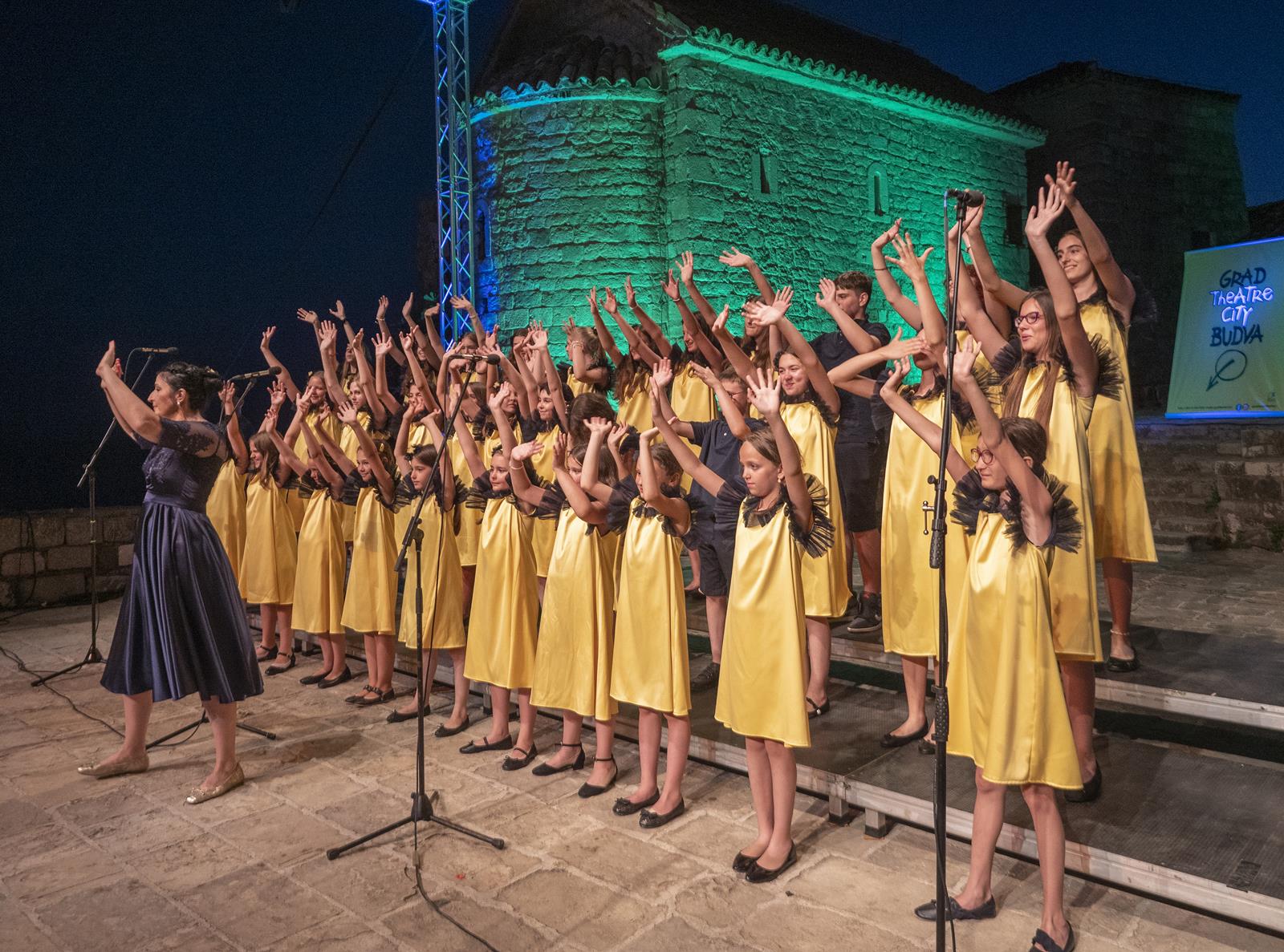 “Kolibri” raspevao Budvu: Prvi koncert čuvenog dečjeg hora u Crnoj Gori