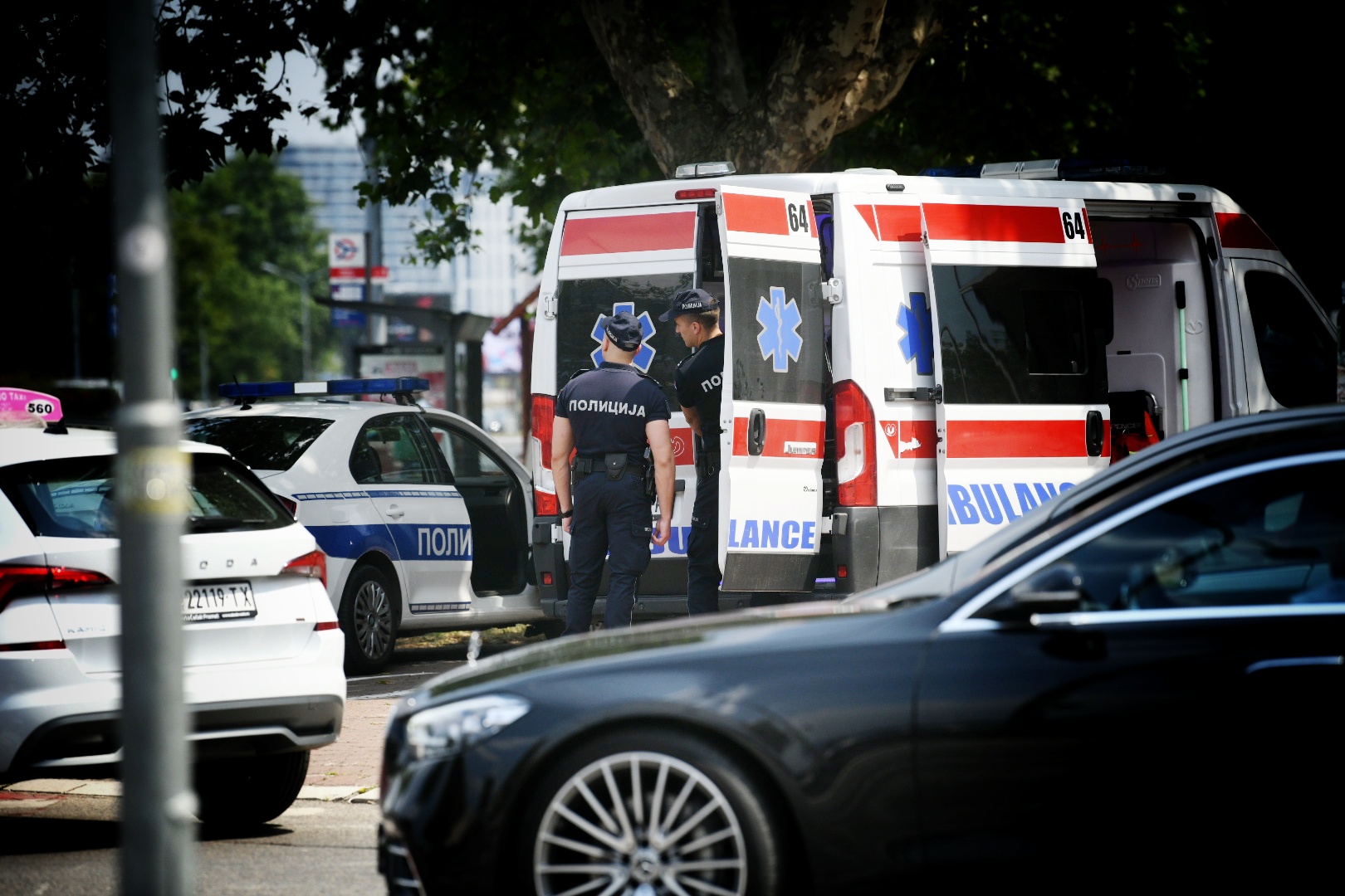 Pucnjava na Vračaru: Nepoznati napadač ranio muškarca iz pištolja