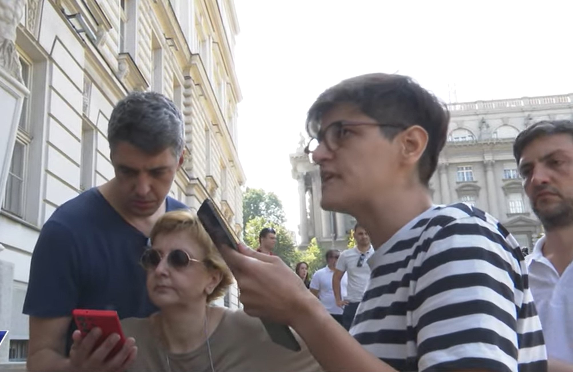 Vlast koristi leto da progura sporne zakone: Vlada Srbije planira da ih ...