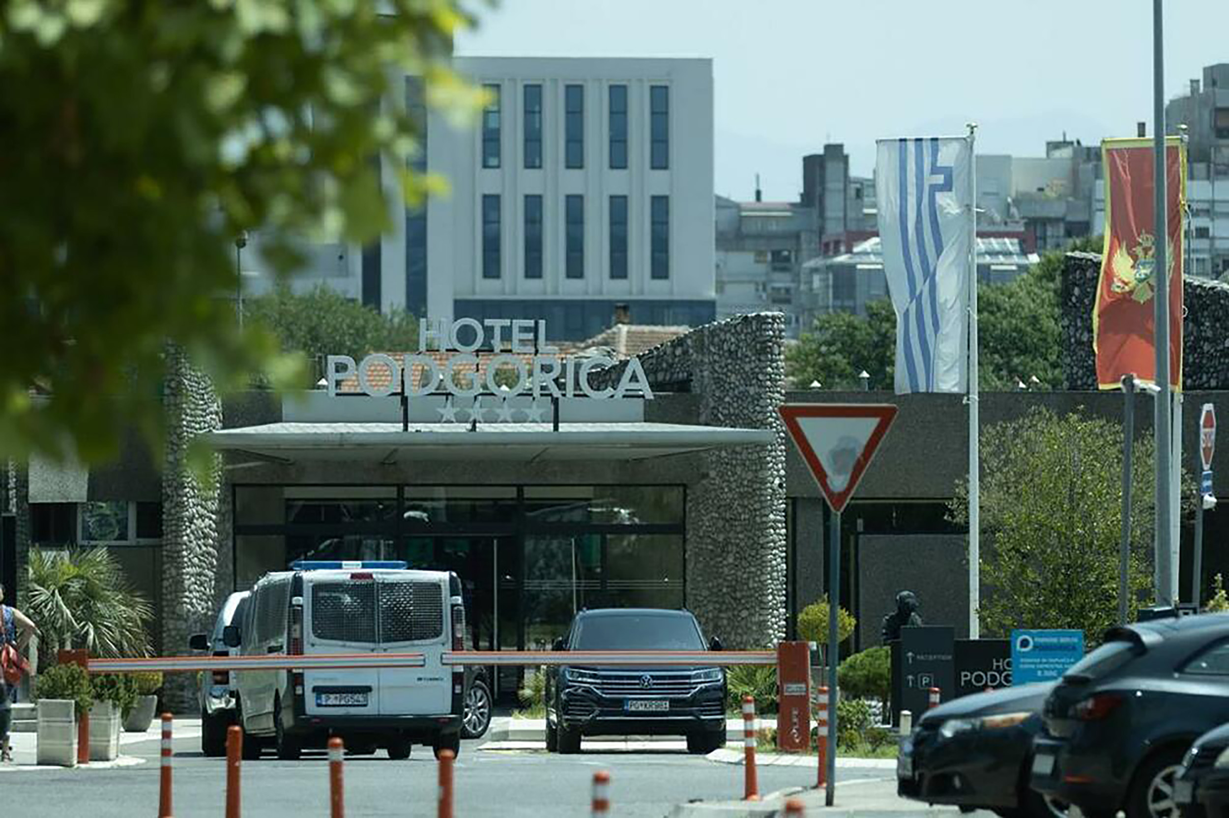 Zaplenjeno šest automobila crnogorskog biznismena: Završena racija u ...