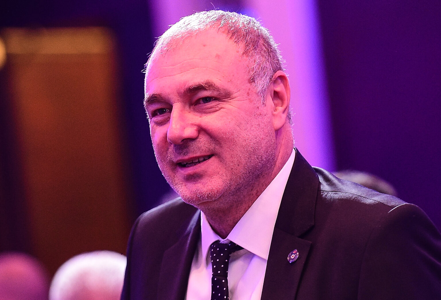 Tanasković demantuje da je objavljivao crveni srednji prst