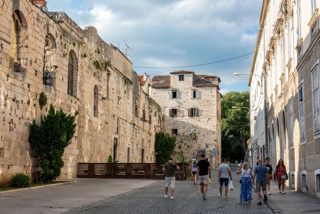 Snimljeno je šta turisti rade u svitanje po centru Splita i lokalci su ...
