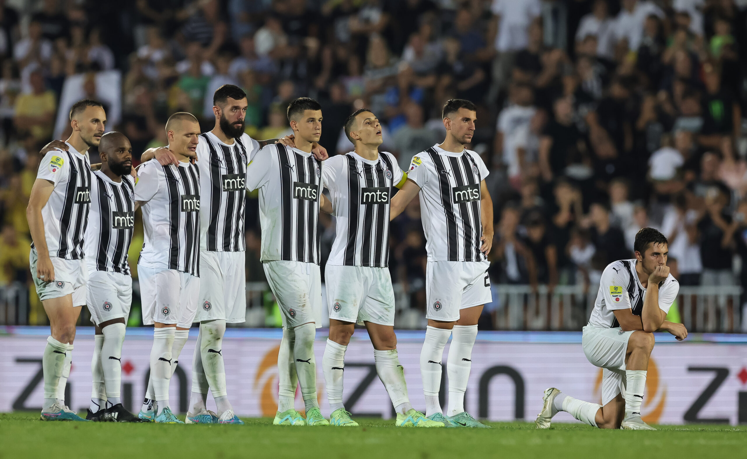 U jeku Haosa u Humskoj, Partizan igra za čast i čudo protiv Danaca