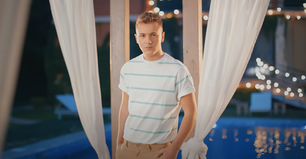 Za mladog pevača Menila je danas poseban dan: Evo o čemu se radi