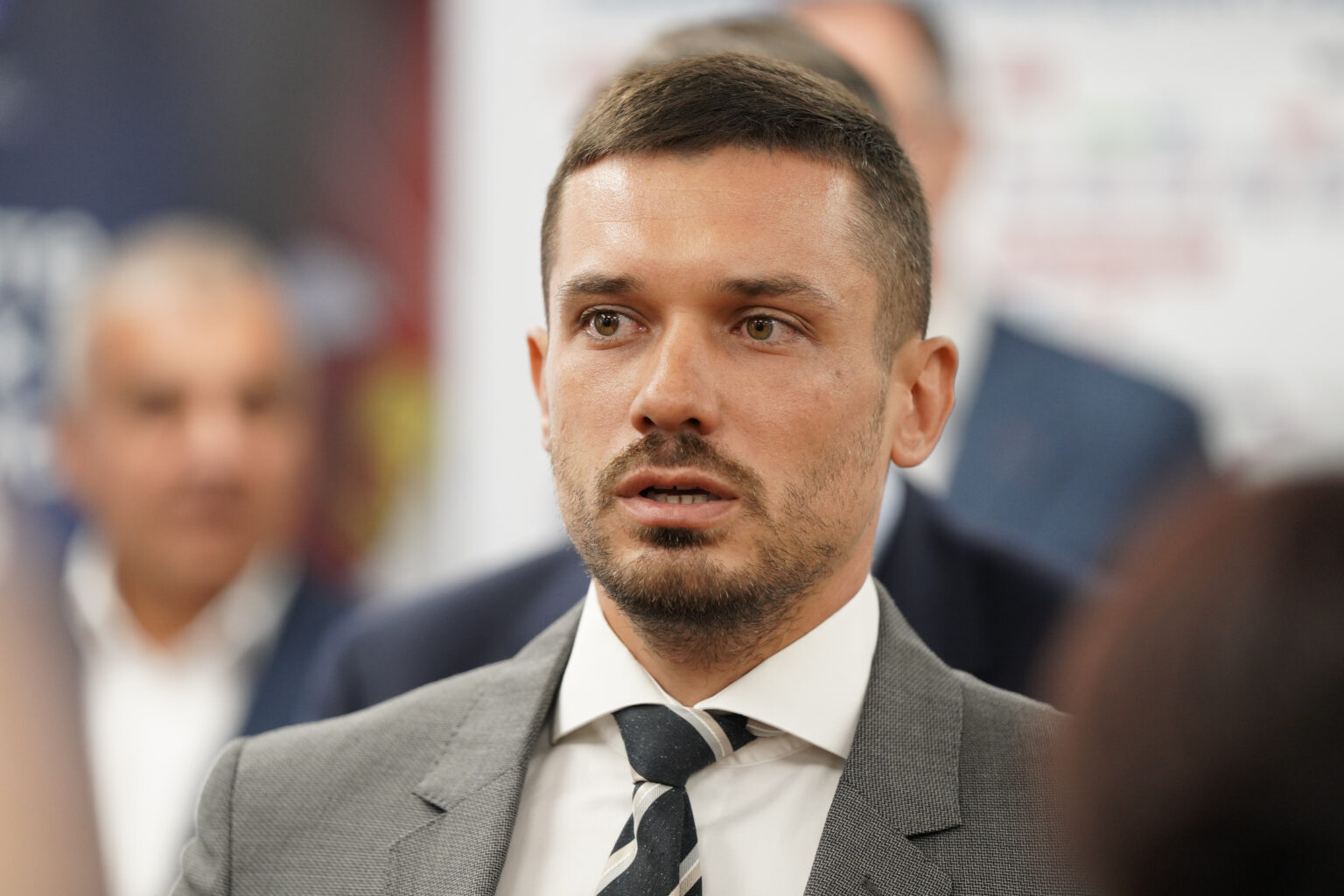Ko je Relja Ognjenović, skupljač sigurnih SNS glasova sa Banjice i ...