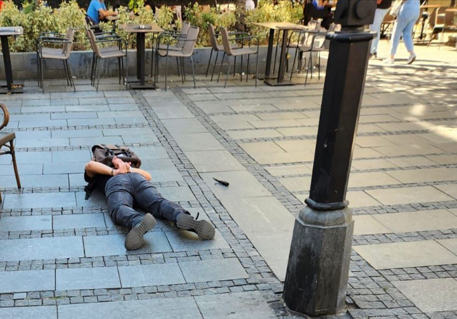FOTO Pomahnitali napadač došao u restoran u Knez Mihailovoj, pretio da će sve da pobije ...