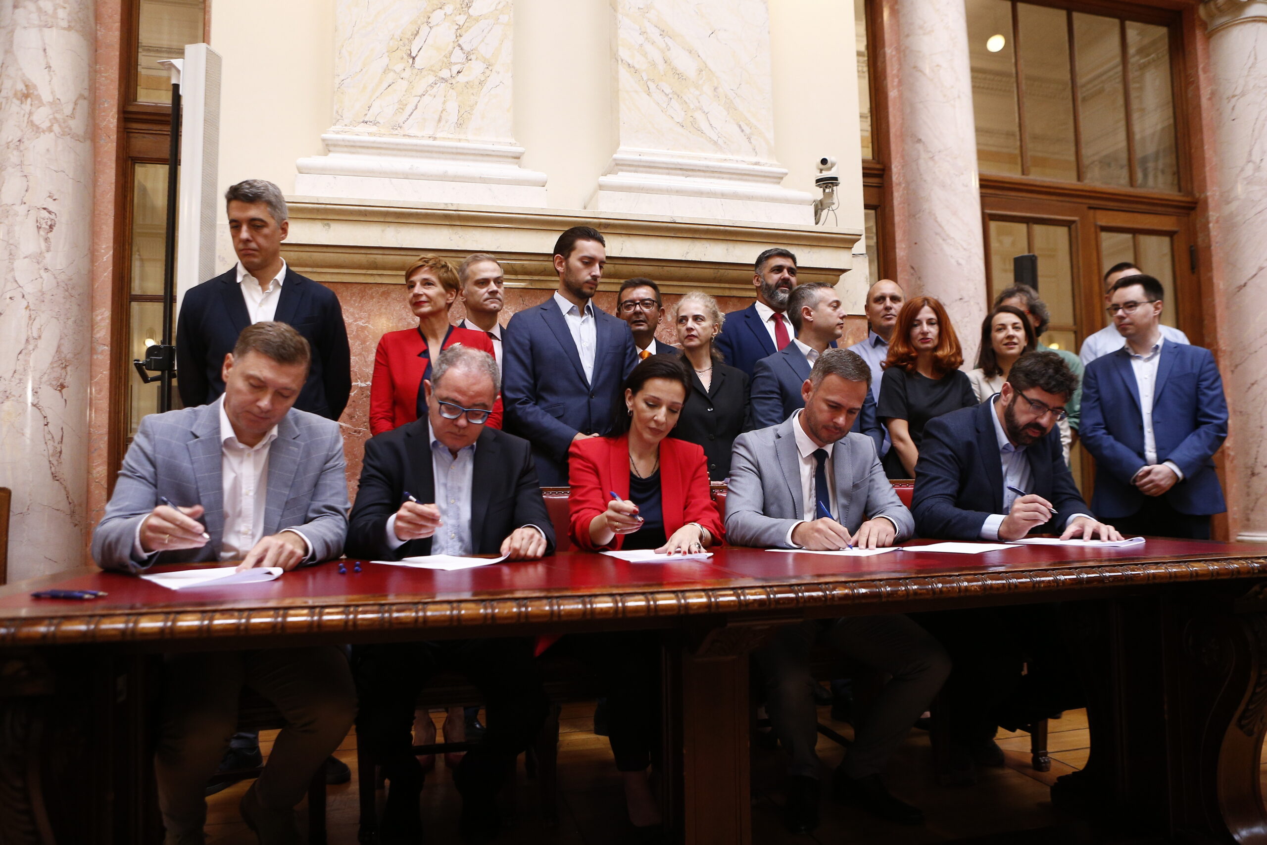 Vreme otkucava, a opozicija nikako da prelomi o izborima: Jedna, dve ...