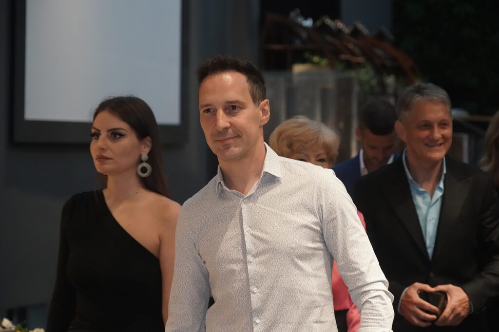 Poznato koji pevač je nastupao u kafani u Rakovici u kojoj se dogodio ...