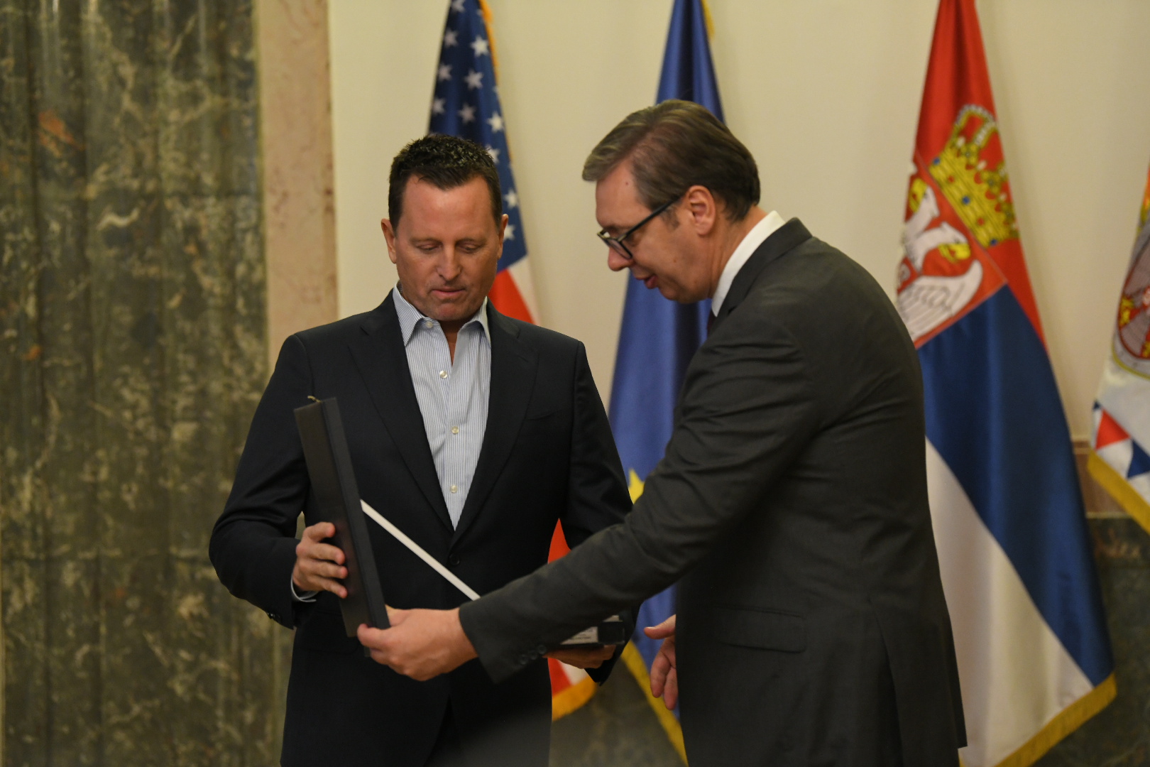 Grenel: Vučić bi trebalo da sledi put SAD, a ne evropski put - Naslovi.net