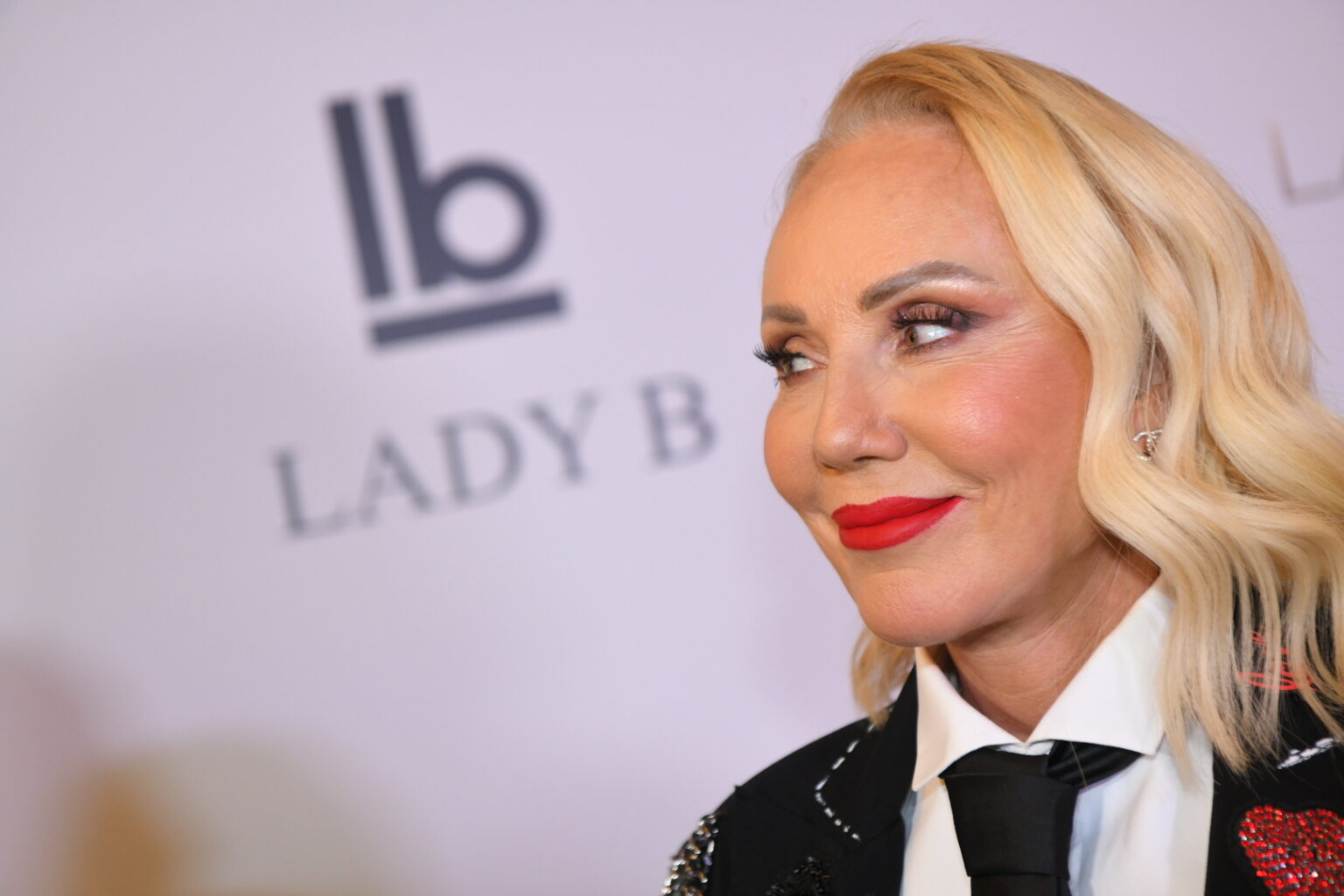 Lepa Brena samo na ruci nosi 50.000 evra: Pogledajte luksuzni sat čija ...