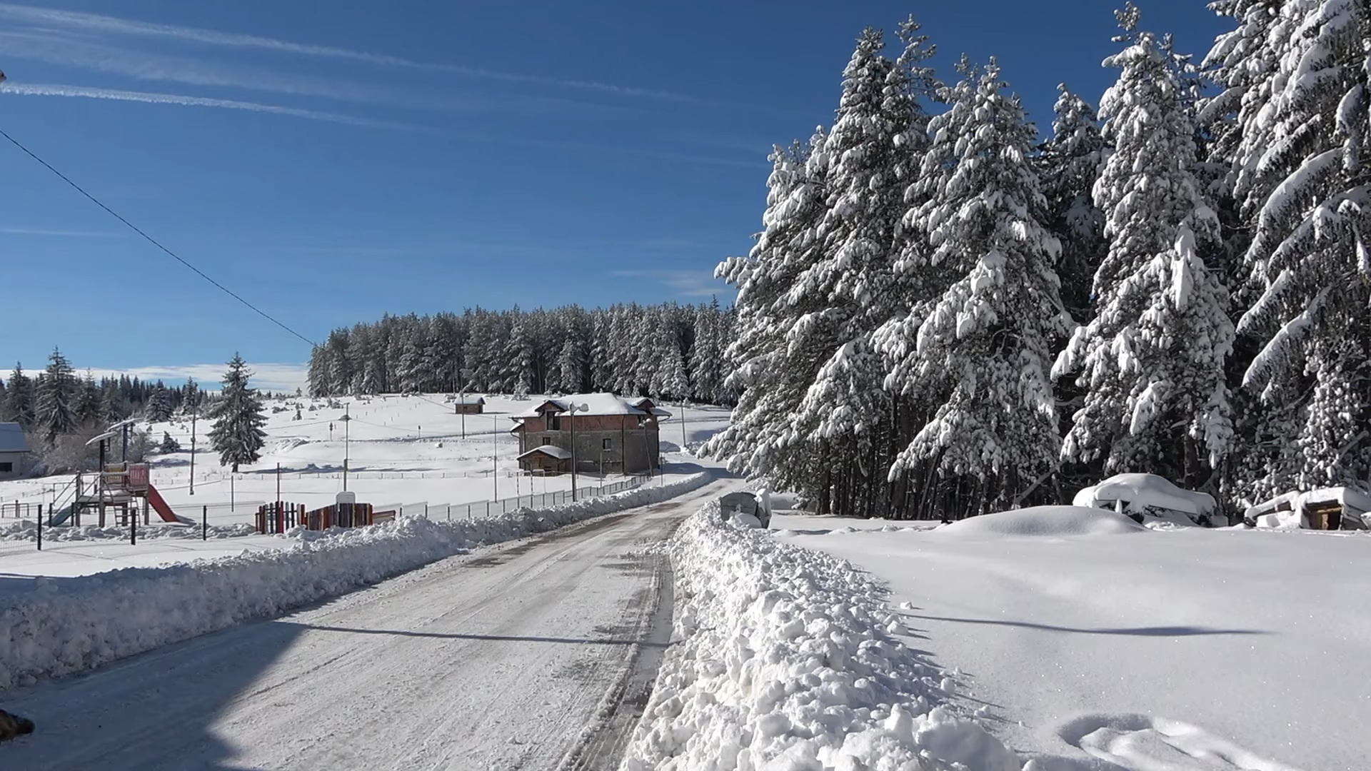 Pogledajte spisak puteva i deonica koji danas nisu prohodni zbog snega